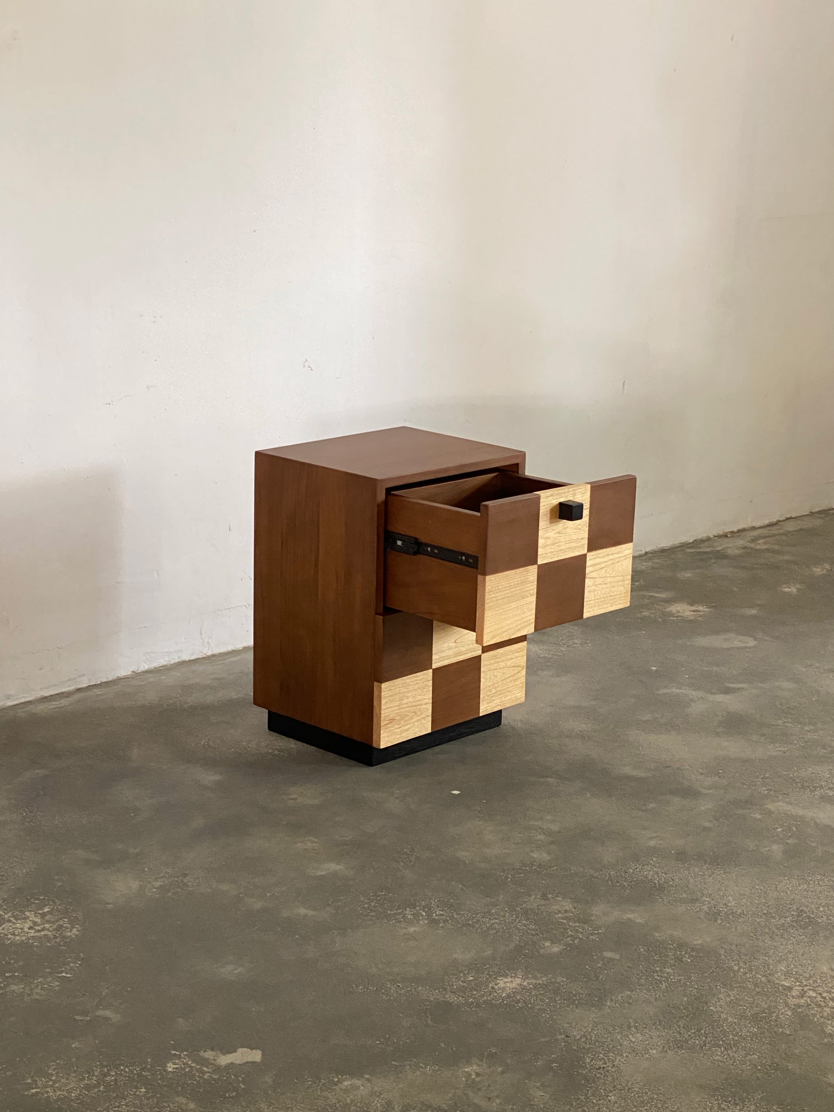 Coklat Side Table – Studio Kallang