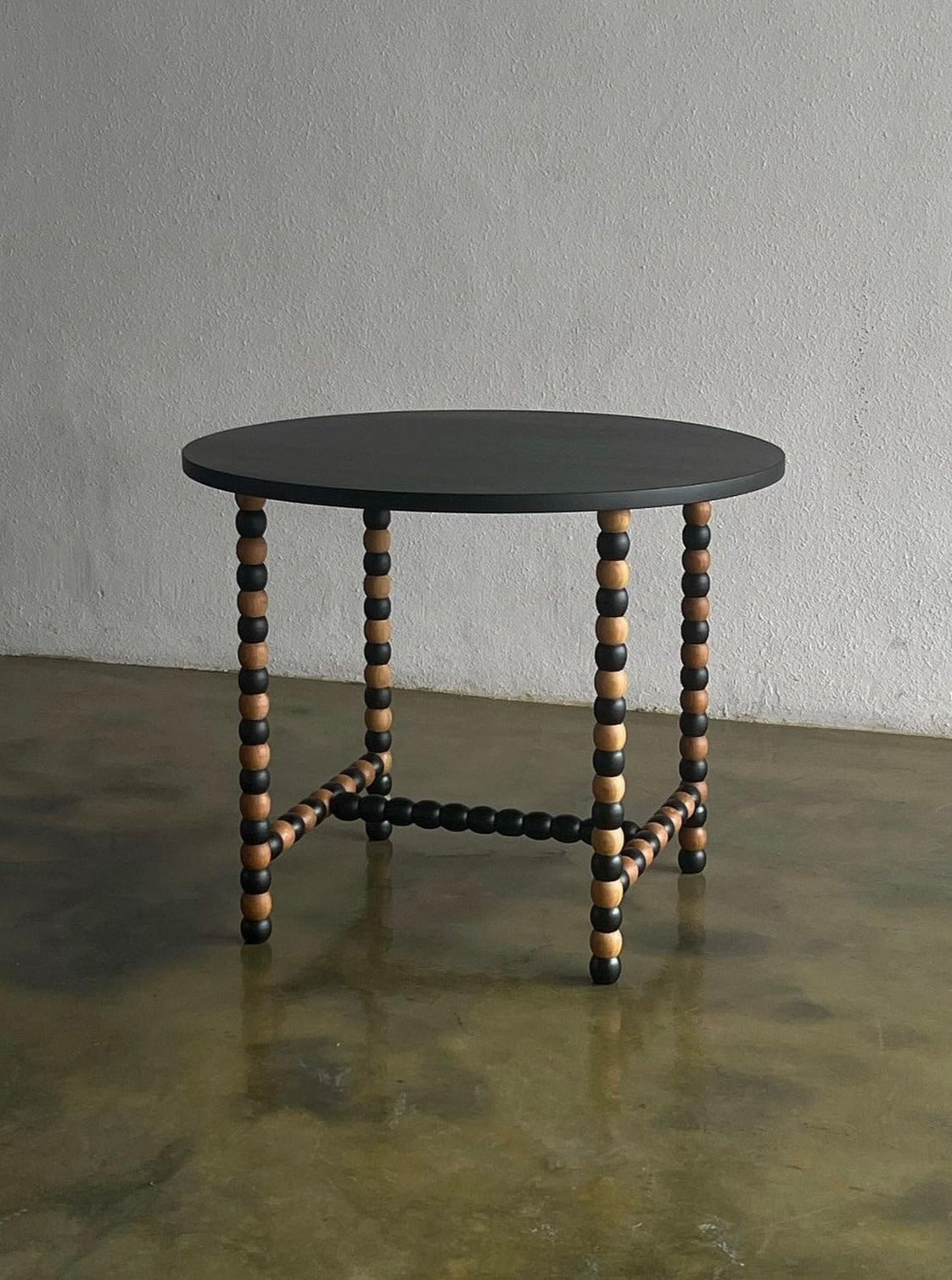 Onde Round Table – Studio Kallang